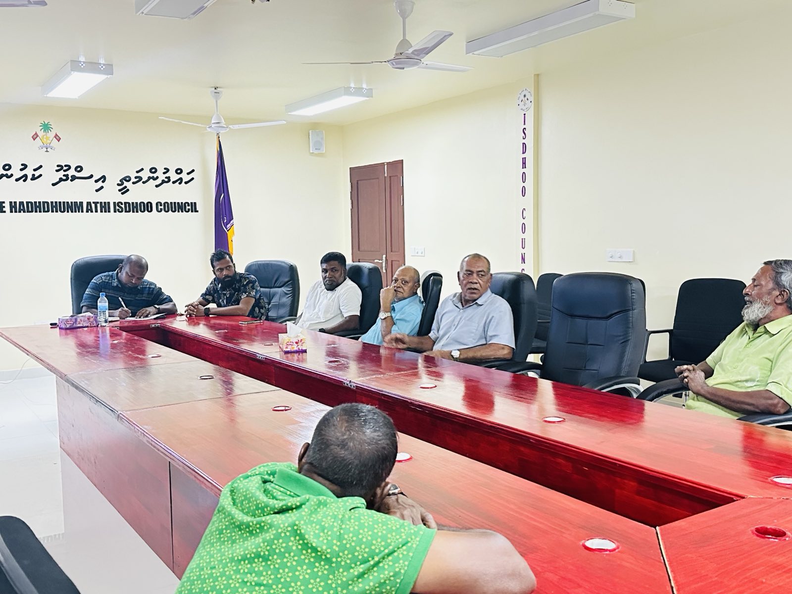 އިސްދޫގެ އިސްރަށްވެހިންނާއި އެކު ބޭއްވި ބައްދަލުވުން - Isdhoo Council