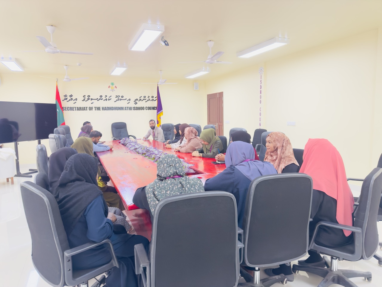 މުވައްޒަފުންނާއެކު ބާއްވާ ހަފްތާ ބައްދަލުވުން 04 އޯގަސްޓް 2024 - Isdhoo ...